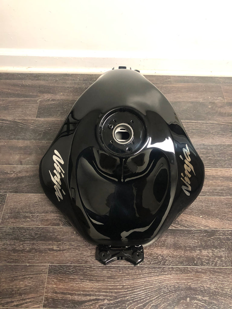 19-24 Ninja Kawasaki zx6r gas tank with decals – Deucemoto
