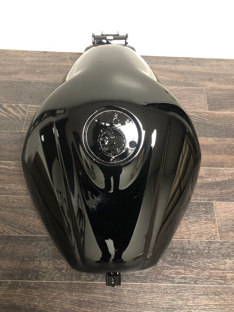 02-03 Yamaha R1 tank – Deucemoto